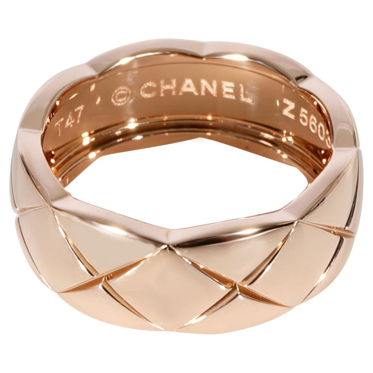Bague Coco Crush de Chanel en or rose 18 carats, petite version En vente sur 1stDibs