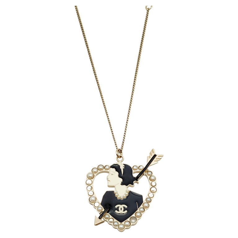 Chanel Coco Heart Enamel Faux Pearl Gold Tone Necklace For Sale at 1stDibs