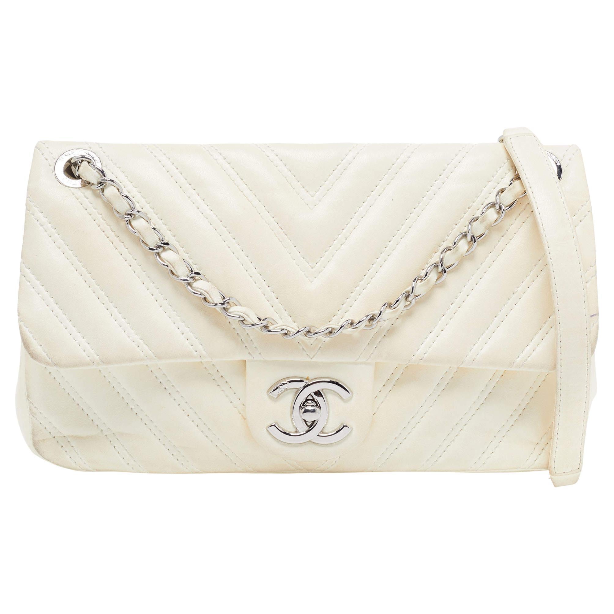 Chanel Cream Chevron Leather Medium Classic Single Flap Bag For Sale at ...