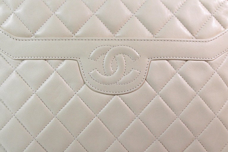 Chanel Cream Quilted Leather Crossbody Bag For Sale at 1stDibs
