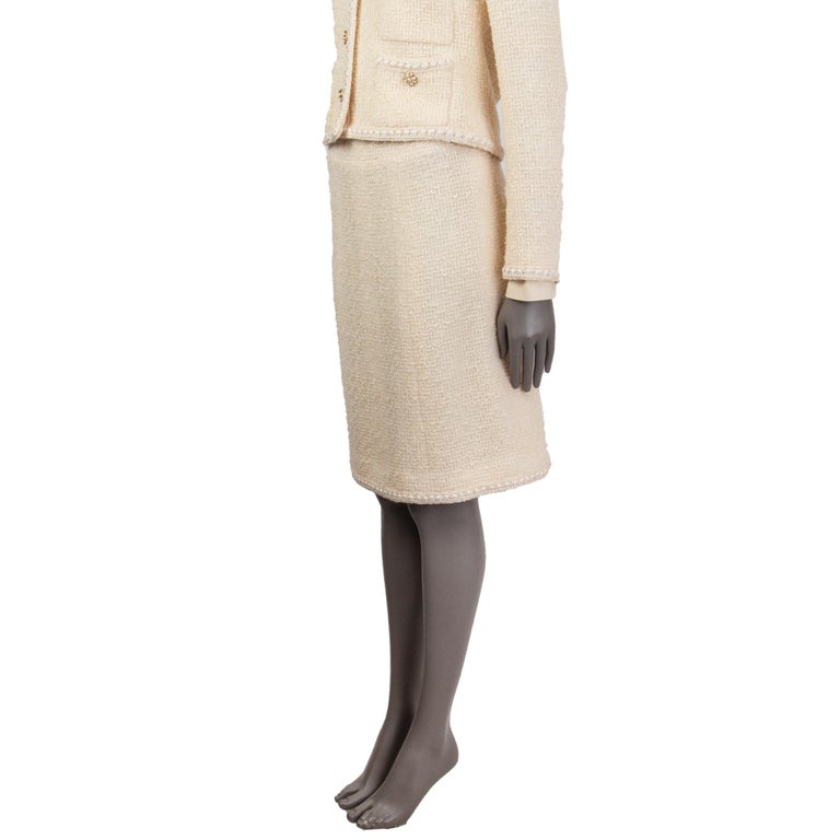 CHANEL cream wool BOUCLE TWEED Knee Length Skirt 36 XS For Sale at 1stDibs