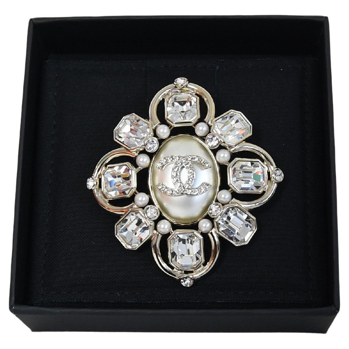 Crystal Flower Brooches - 68 For Sale on 1stDibs | crystal flower brooches