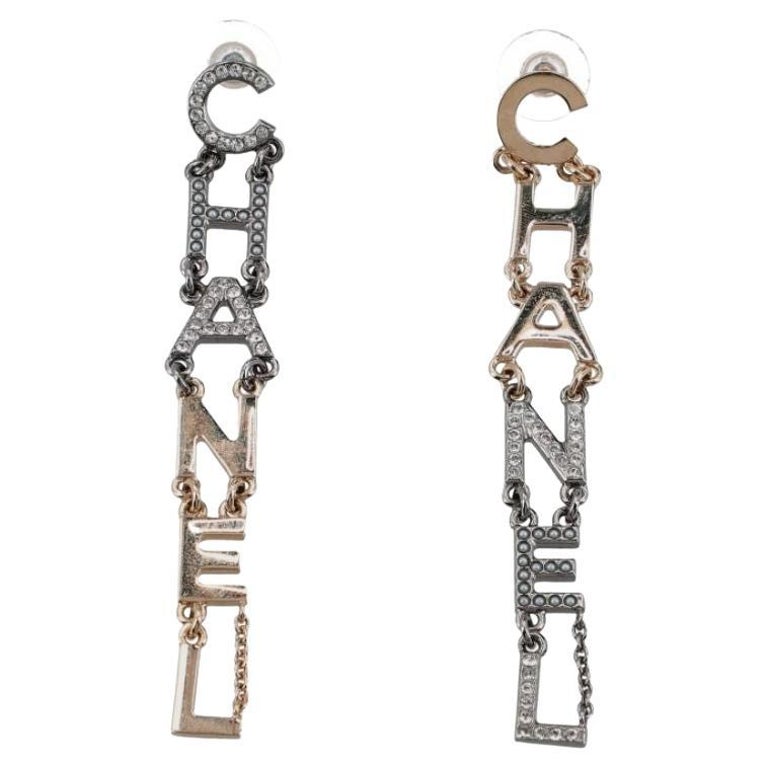 Chanel Earrings, 'Bright Young Things Letter Curb' Koll.: Spring, 2020 ...