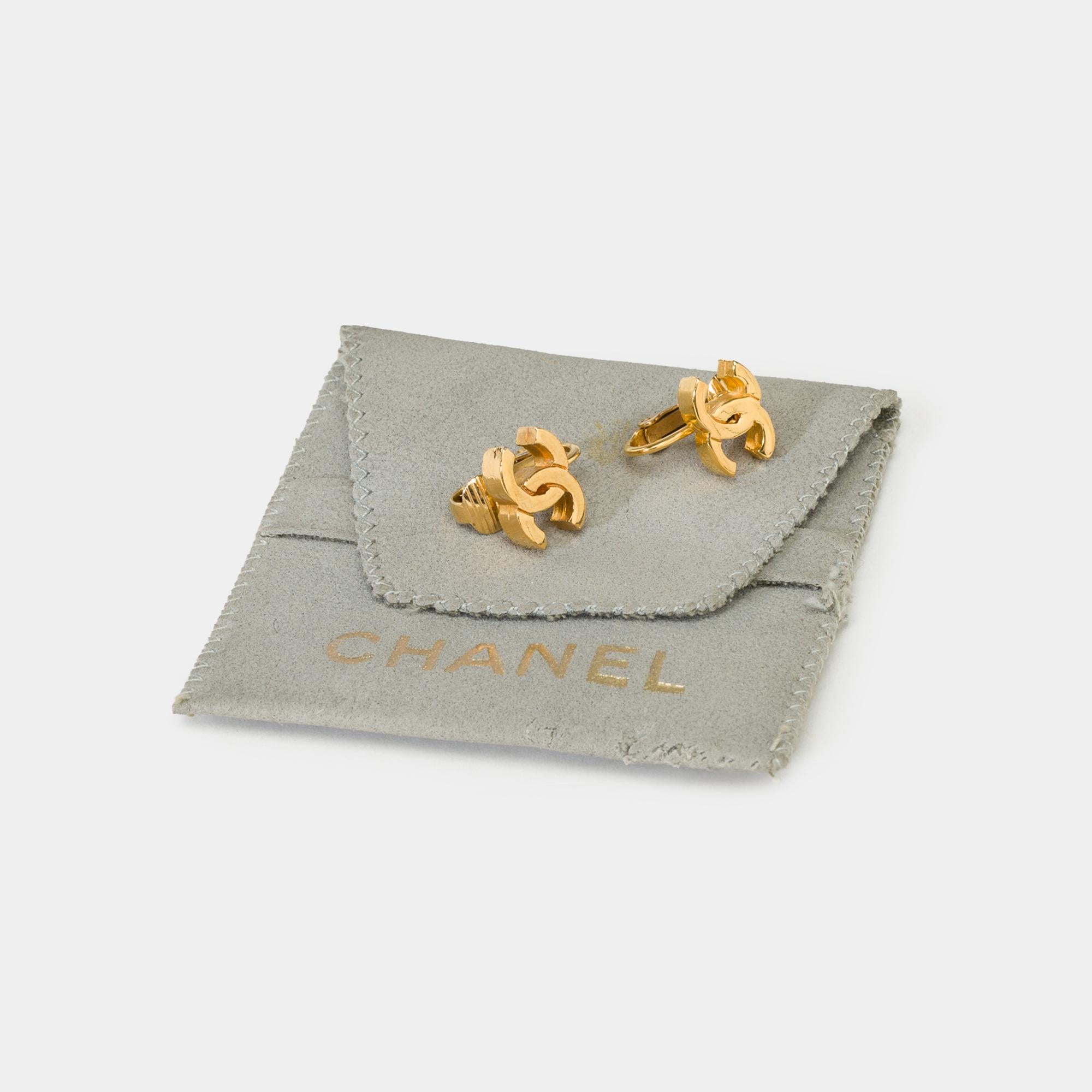 Chanel Earrings with gilt metal CC For Sale at 1stDibs