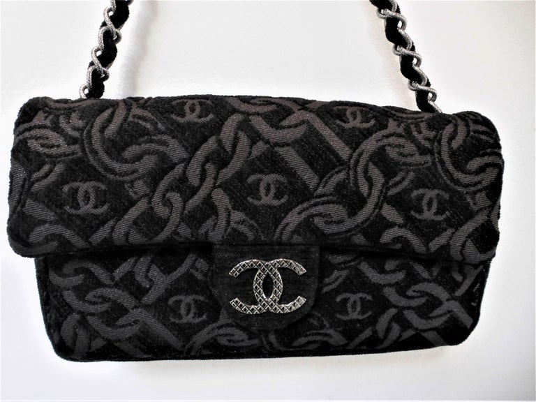 Chanel evening bag made of black jacquard fabric, woven Chanel chain ...