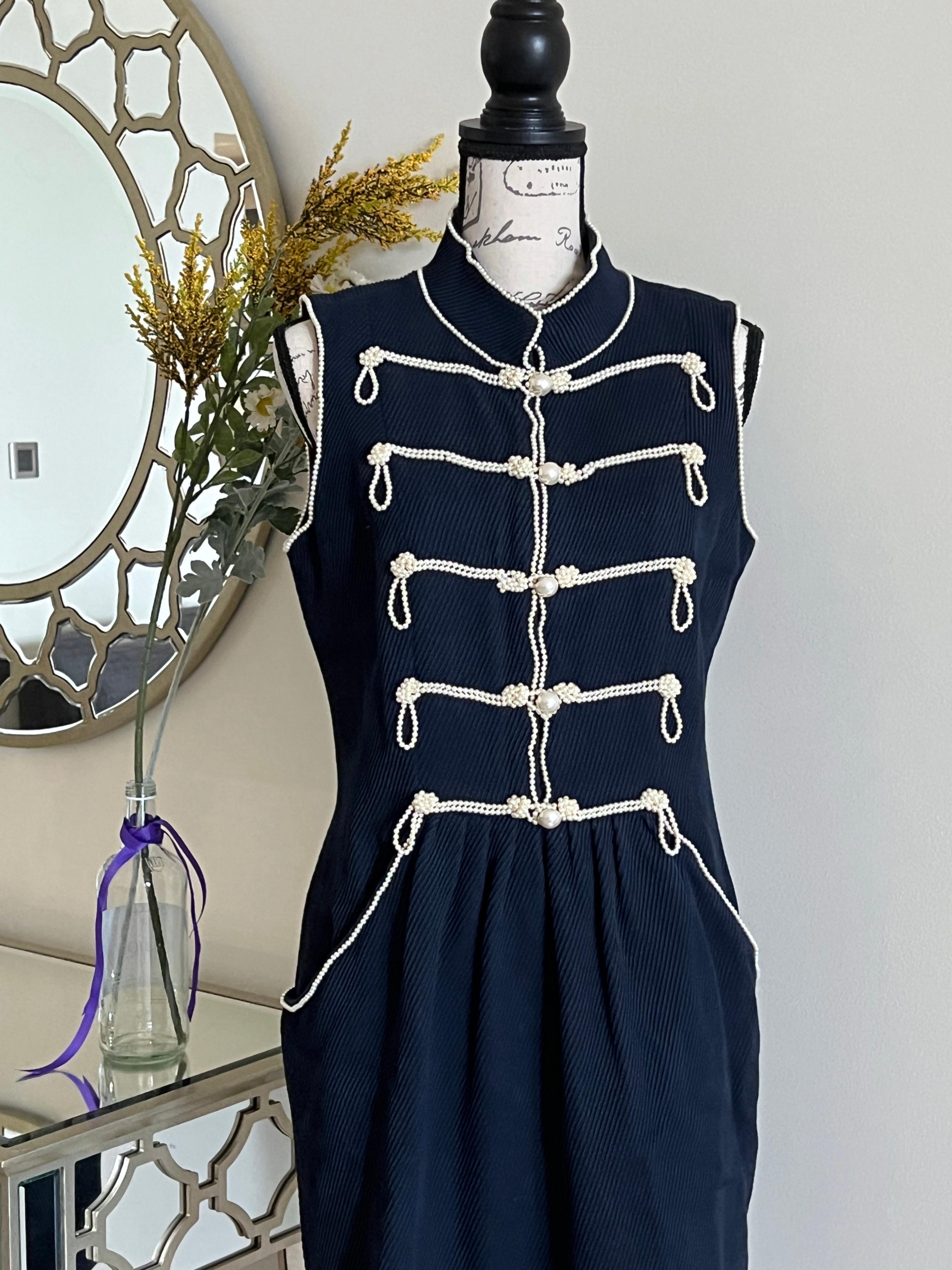 Chanel Vestido Adornado con Perlas Extremadamente Raro en venta en 1stDibs