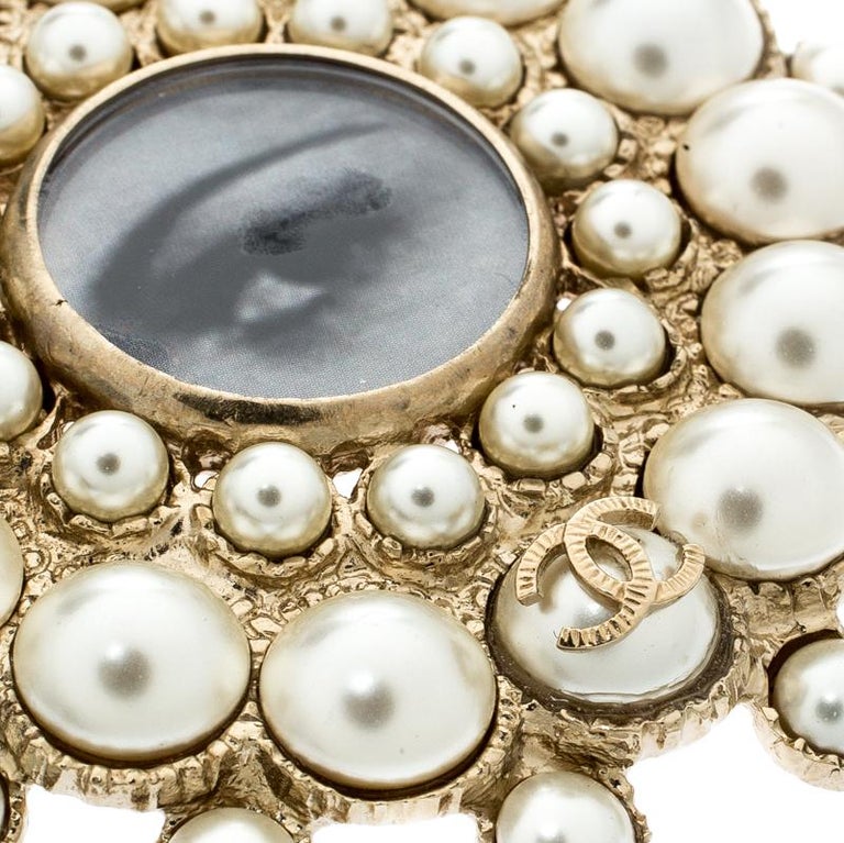 Chanel Faux Pearl Embedded Eye Print Circular Brooch For Sale at 1stDibs