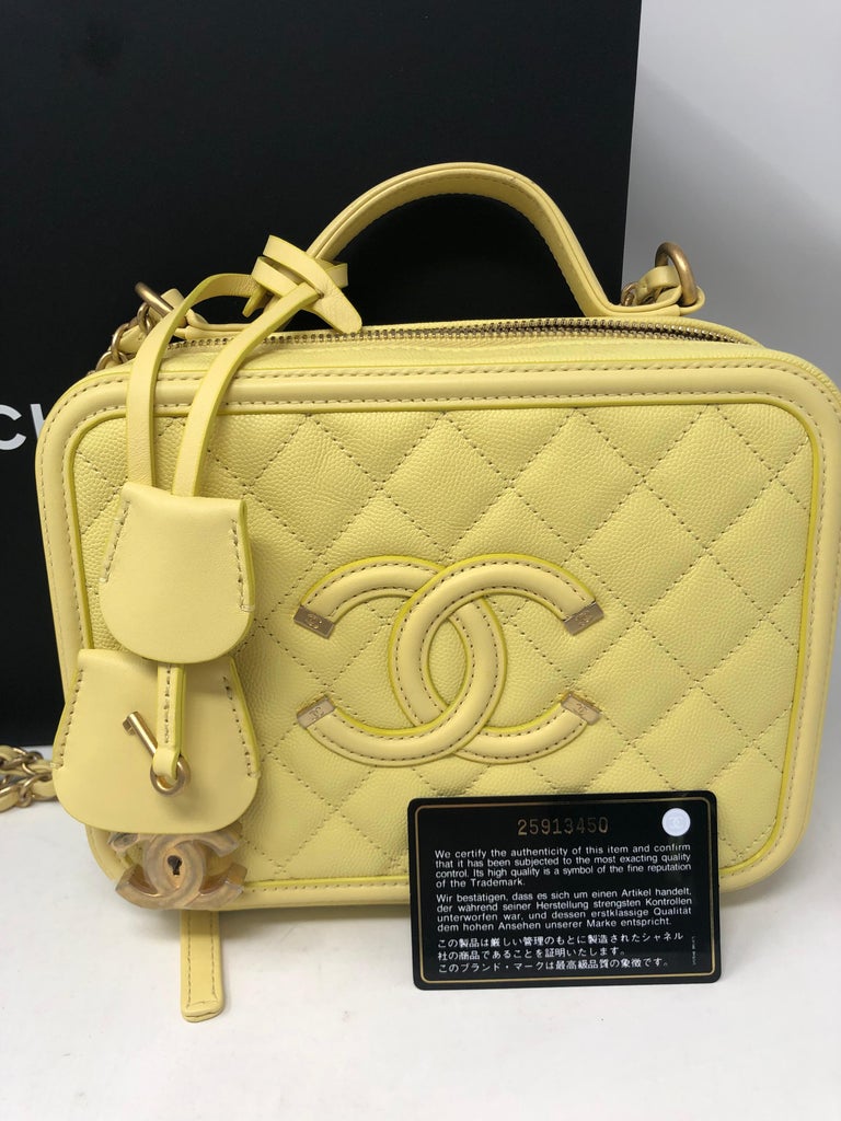 Chanel Filigree Vanity Case Bag at 1stDibs | chanel tweed vanity case