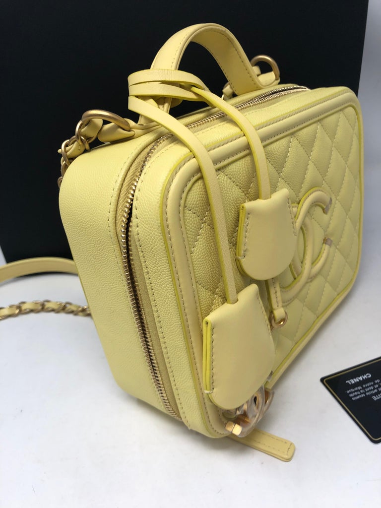 Chanel Filigree Vanity Case Bag at 1stDibs | chanel tweed vanity case