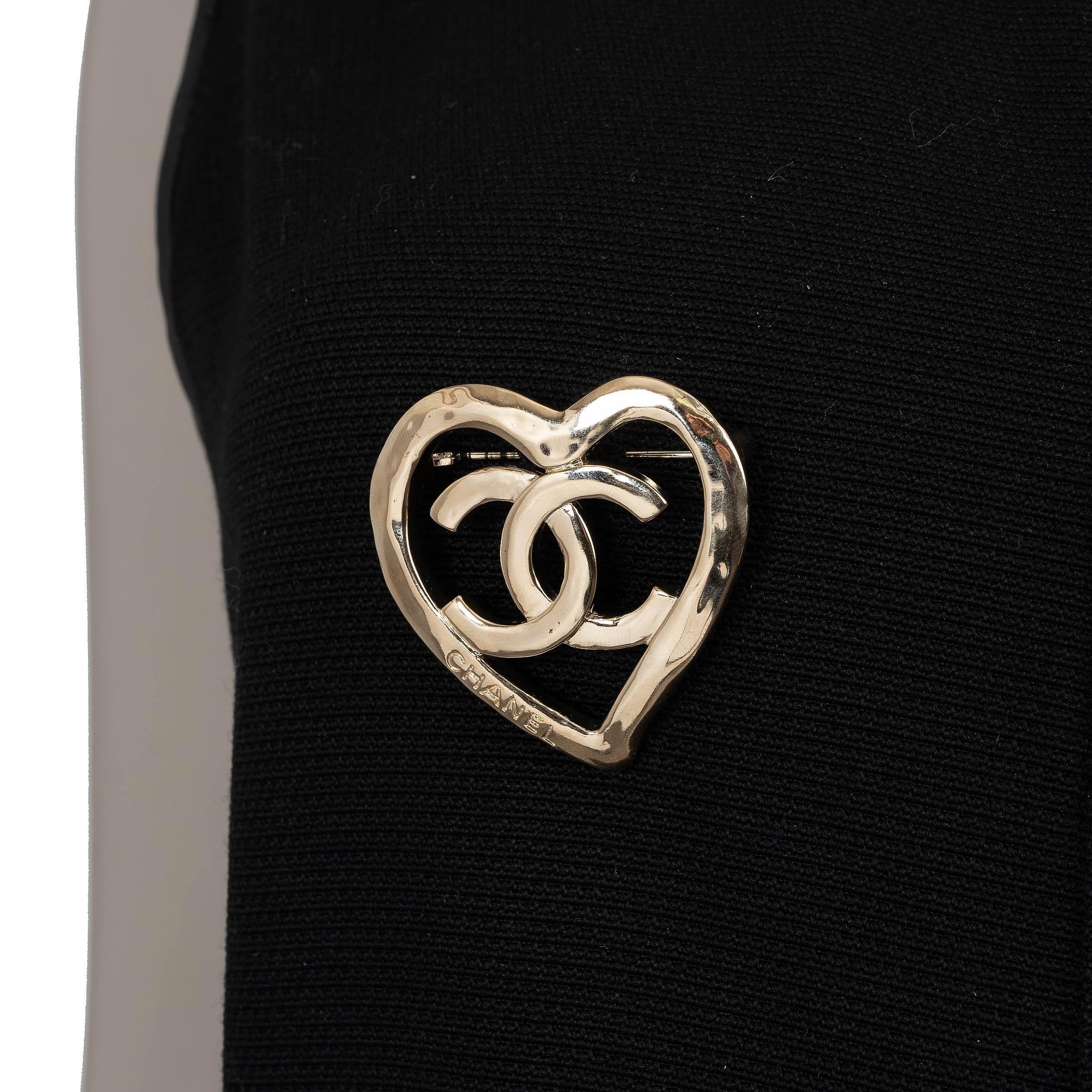 CHANEL gold 22P CC HEART Brooch For Sale at 1stDibs