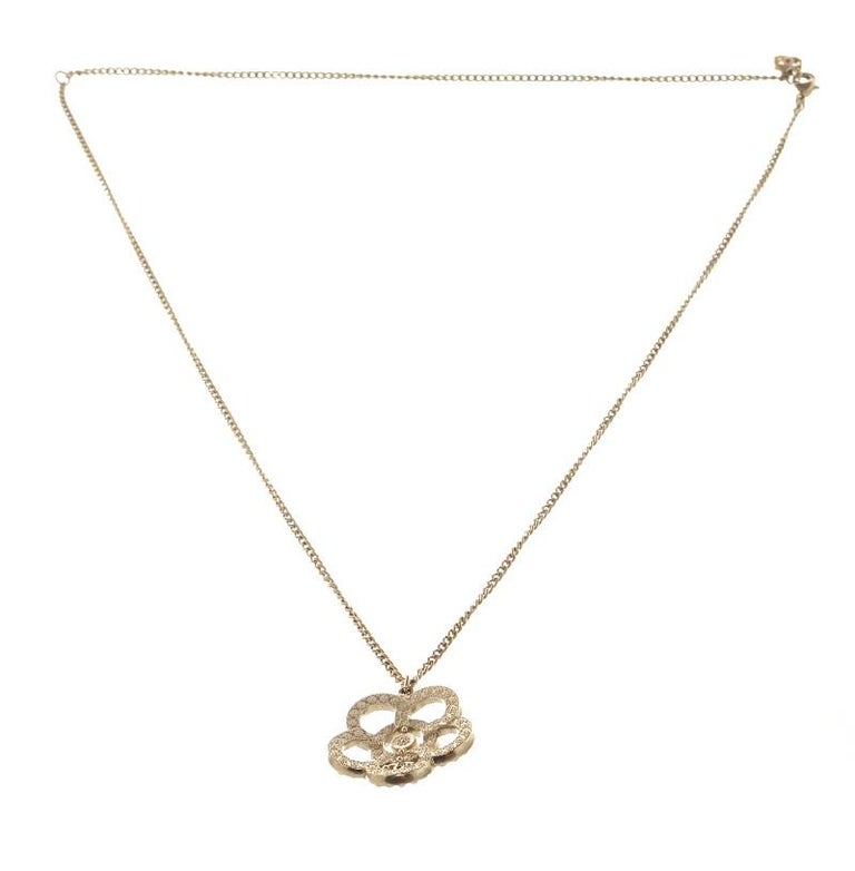 Chanel Gold Camellia Pearl Necklace For Sale at 1stDibs