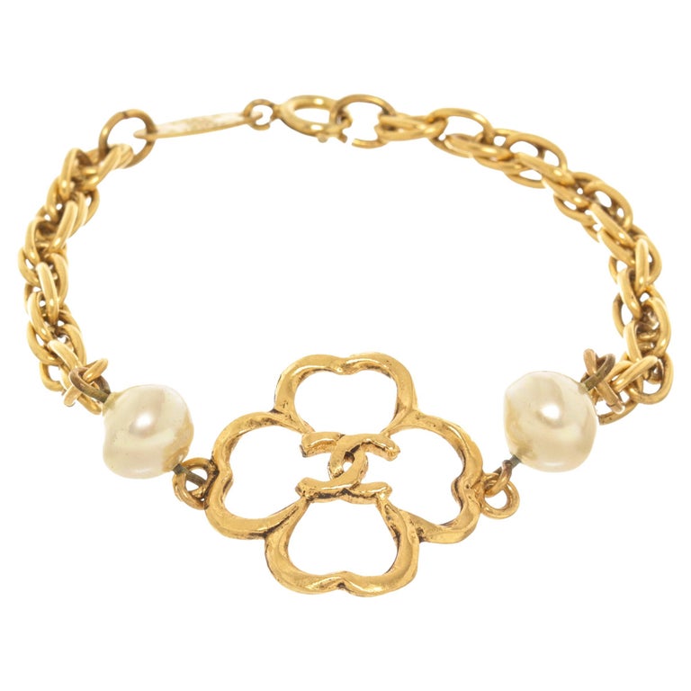 Chanel Gold Clover and Pearl Chain Bracelet For Sale at 1stDibs