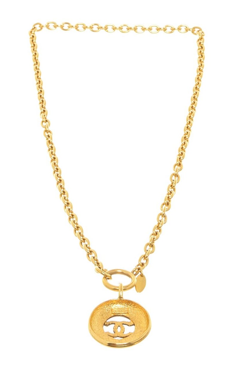 Chanel Gold Metal Vintage CC Round Pendant Necklace For Sale at 1stDibs