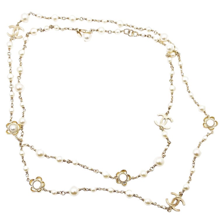 Chanel Gold Scratchy CC Gold Flower Pearl Long Necklace For Sale at 1stDibs