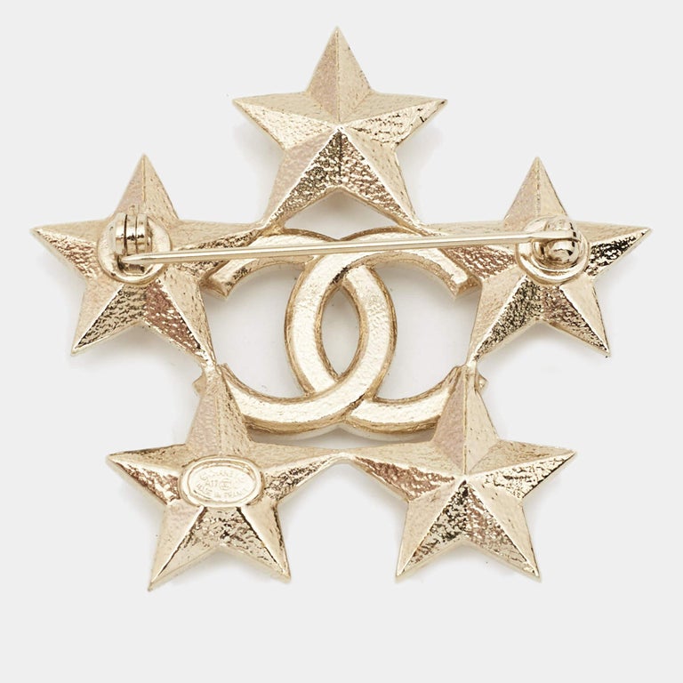 Chanel Gold Tone Baguette Crystal CC Star Pin Brooch For Sale at 1stDibs