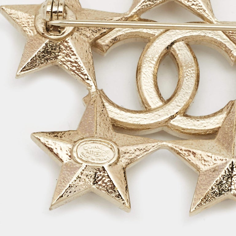 Chanel Gold Tone Baguette Crystal CC Star Pin Brooch For Sale at 1stDibs