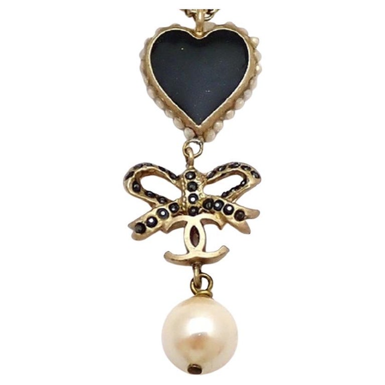 Chanel Gold-tone Black Heart Ribbon Pendant CC Necklace For Sale at 1stDibs