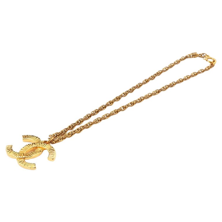 Chanel Gold-tone Metal CC Logo Pendant Chain Necklace For Sale at 1stDibs
