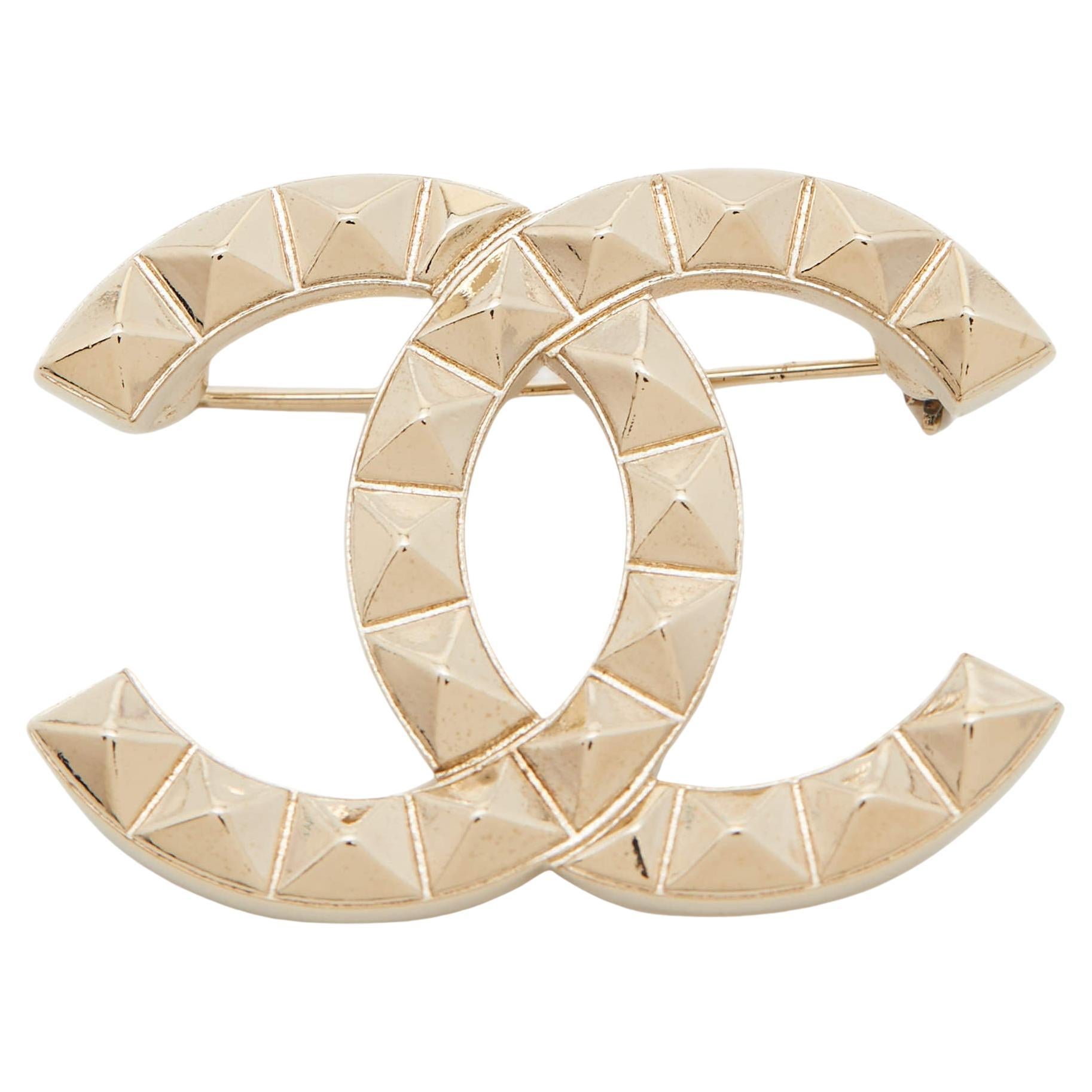 Chanel Interlocking CC Brooch For Sale at 1stDibs
