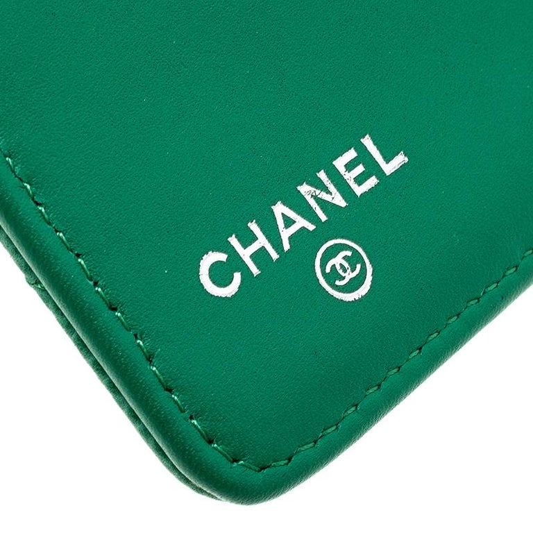 Chanel Green Quilted Caviar Leather Classic Bi-Fold Wallet at 1stDibs