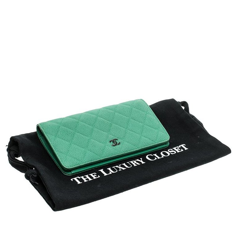 Chanel Green Quilted Caviar Leather Classic Bi-Fold Wallet at 1stDibs