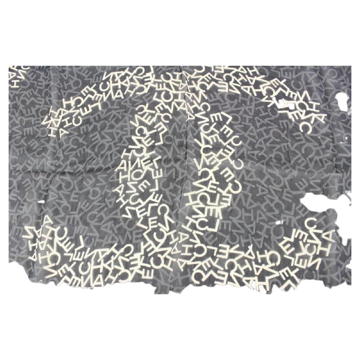 Chanel 'Chains' Navy Blue and Golden Scarf - 1990s at 1stDibs