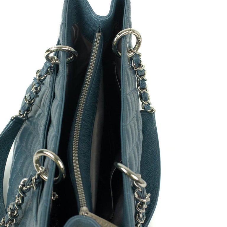 Chanel, GST in blue leather For Sale at 1stDibs