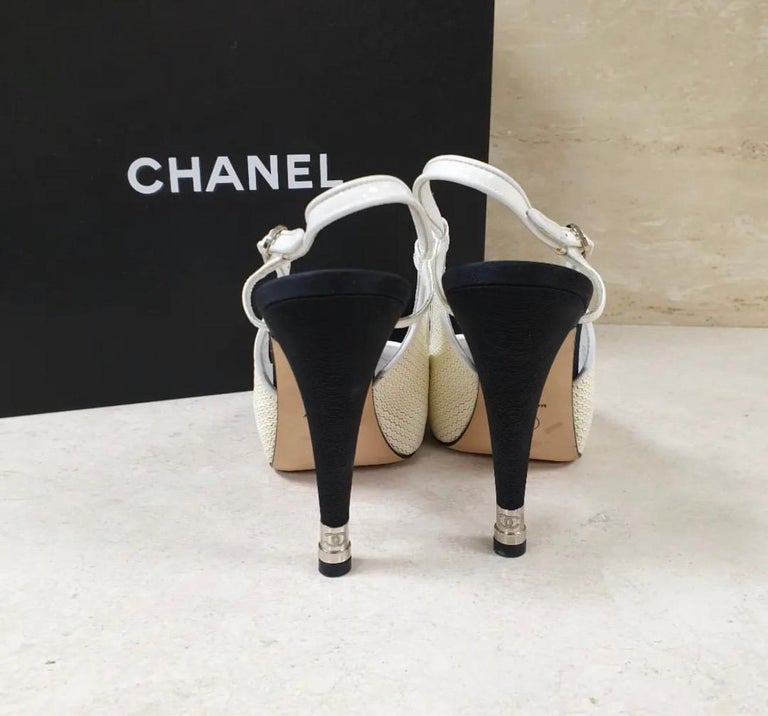 Chanel Ivory Black Canvas Slingback Sandal For Sale at 1stDibs
