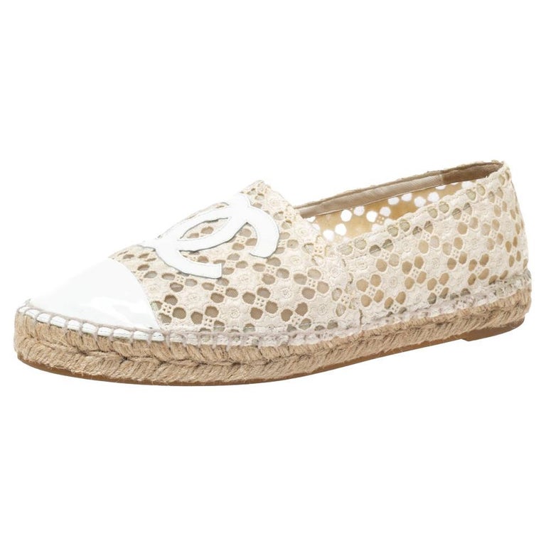 Chanel Ivory Lace and Patent Leather CC Cap-Toe Flat Espadrilles Size ...
