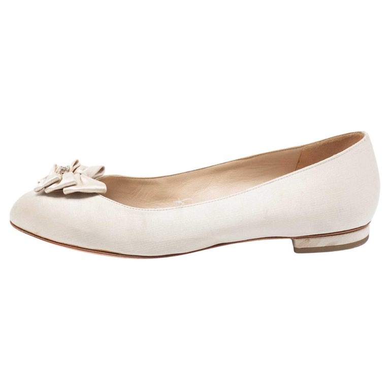 Chanel Ivory Satin Bow Embellished Ballet Flats Size 38.5 at 1stDibs