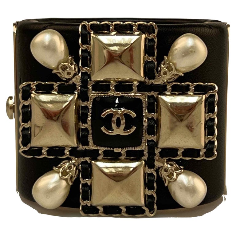 CHANEL Leather Cuff Bracelet For Sale at 1stDibs