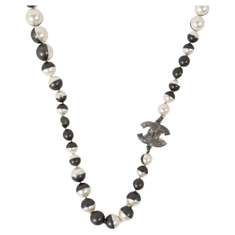 CHANEL LONG CC Necklace For Sale at 1stDibs