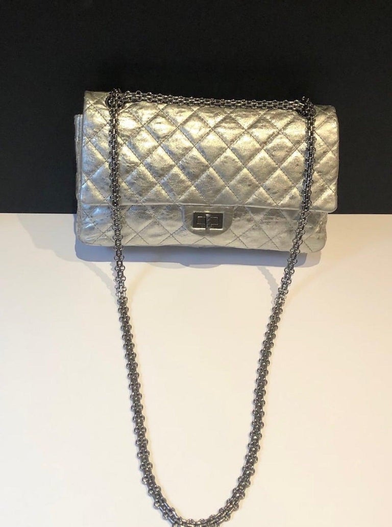 CHANEL Metallic Silver Maxi 2.55 Reissue Double Flap Bag 228 Size 2006 ...