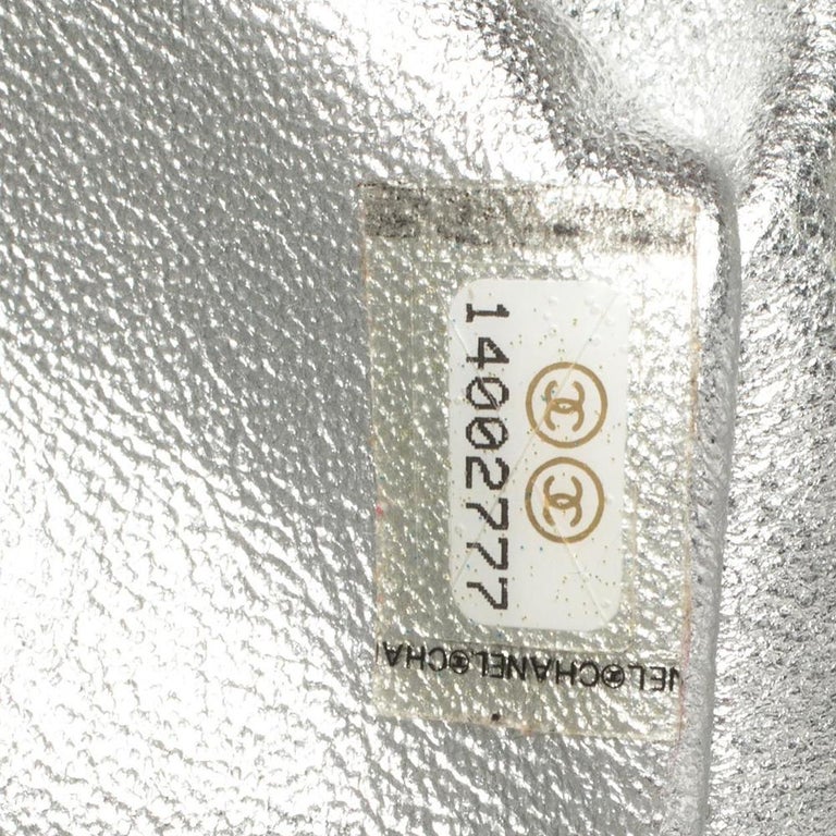 Chanel Metallic Silver Quilted Leather Maxi Classic Single Flap Bag at ...