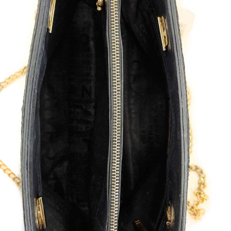 CHANEL - Multicolor Knit Needlepoint Patchwork CC Shoulder Bag For Sale ...