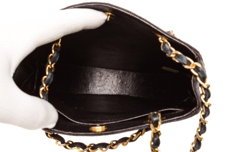 Chanel Navy Blue Denim Vintage Chain Shoulder Handbag For Sale at 1stDibs