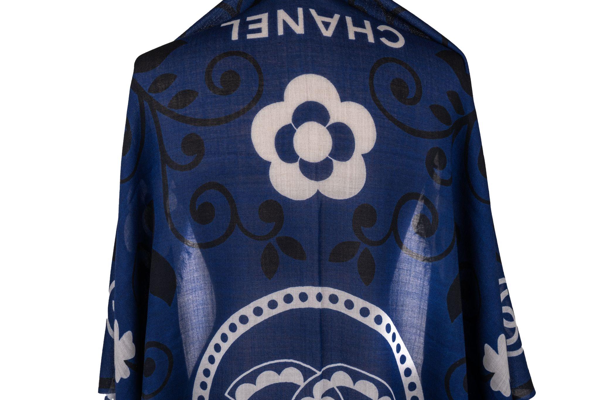 Chanel New Cashmere Shawl Navy at 1stDibs | scialle chanel