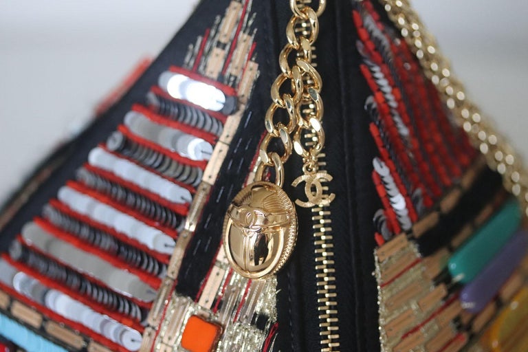 Chanel Paris-New York 2019 PVC, Glass and Lambskin Pyramid Bag at ...