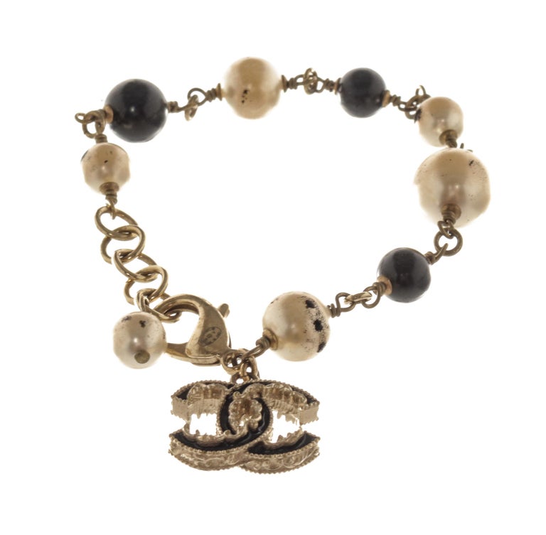Chanel Pearl CC Logo Bracelet For Sale at 1stDibs