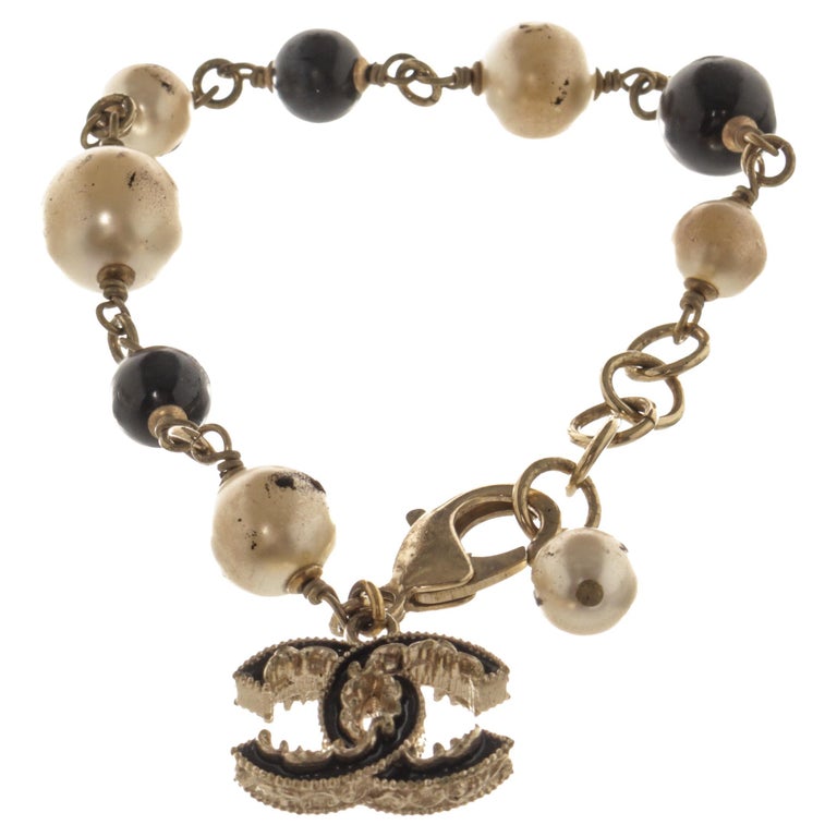 Chanel Pearl CC Logo Bracelet For Sale at 1stDibs