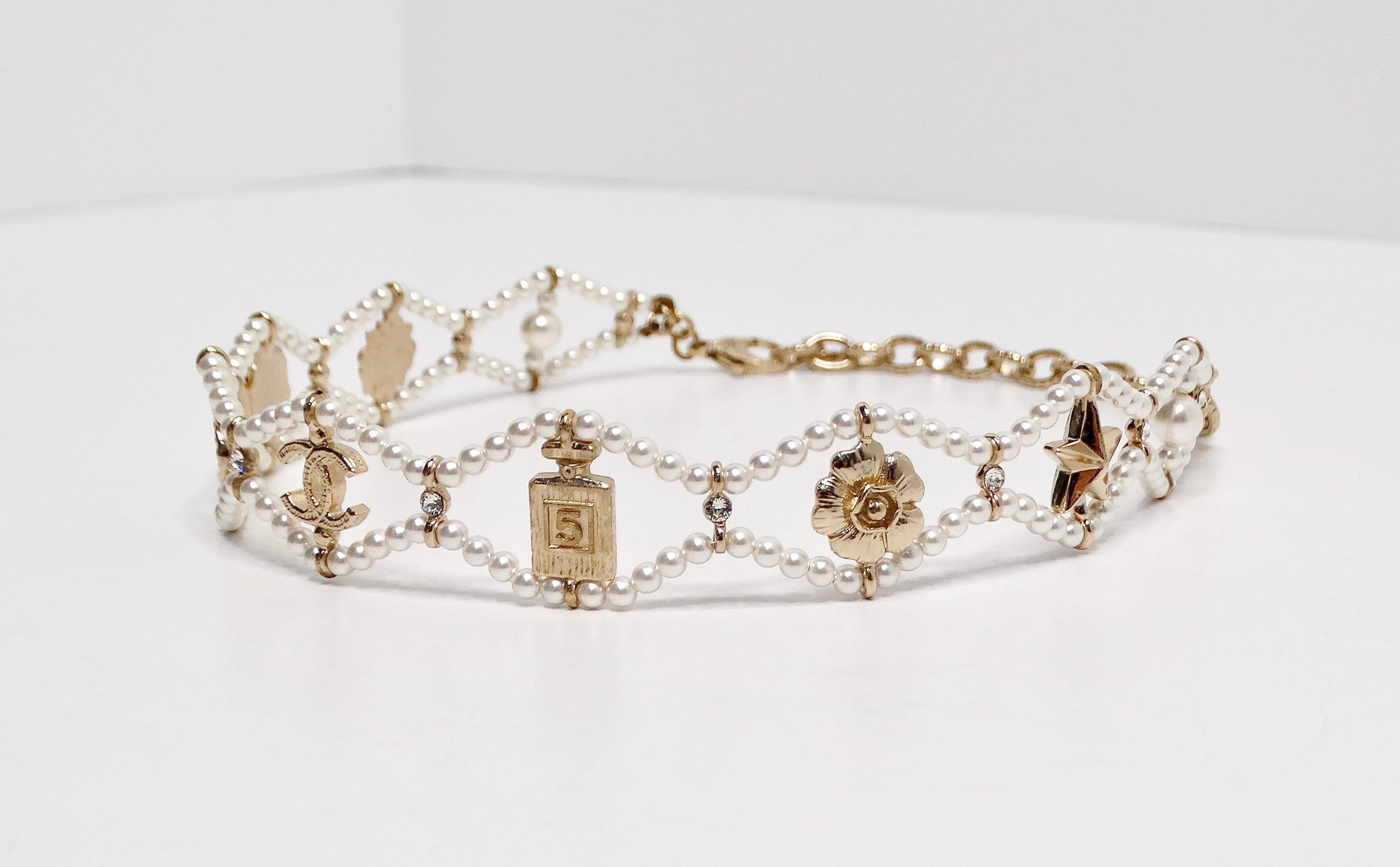 Chanel Pearl Choker Necklace With Iconic Chanel Motifs For Sale at 1stDibs