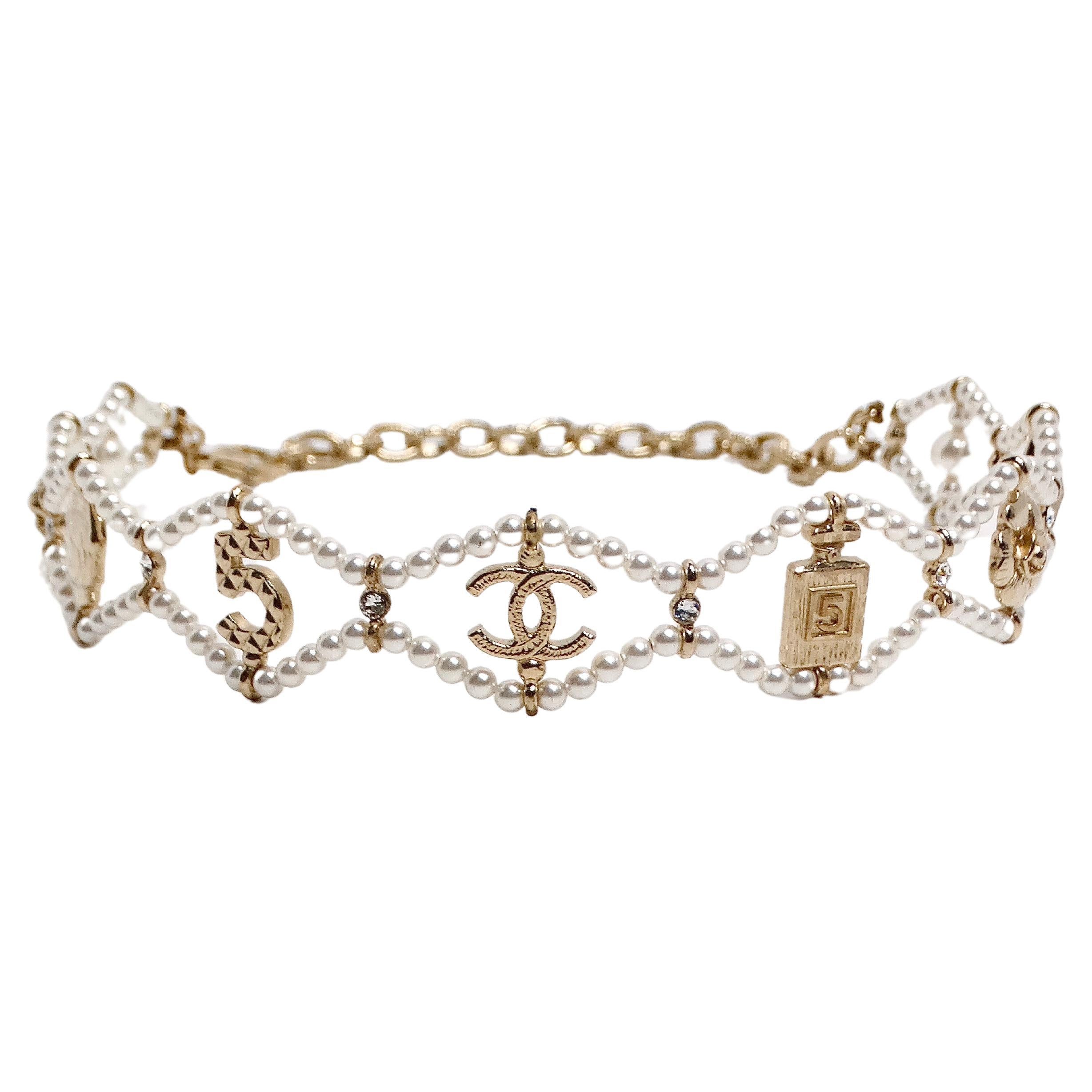 Chanel Pearl Choker Necklace With Iconic Chanel Motifs For Sale at 1stDibs
