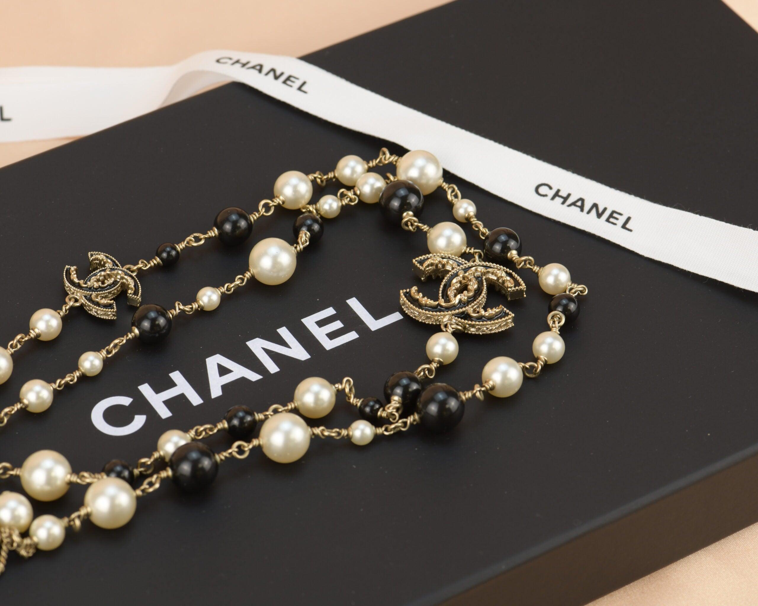 Chanel Pearl Enamel CC Long Necklace Black Gold For Sale at 1stDibs
