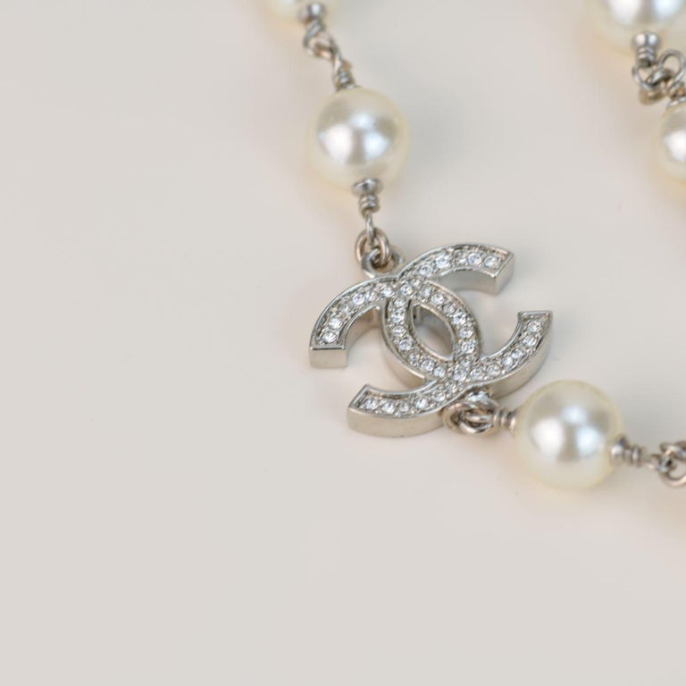 Chanel Pearl Sautoir Necklace with Five CC Logos For Sale at 1stDibs