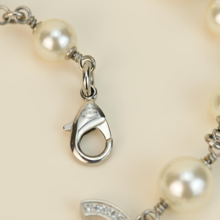 Chanel Pearl Sautoir Necklace with Five CC Logos For Sale at 1stDibs