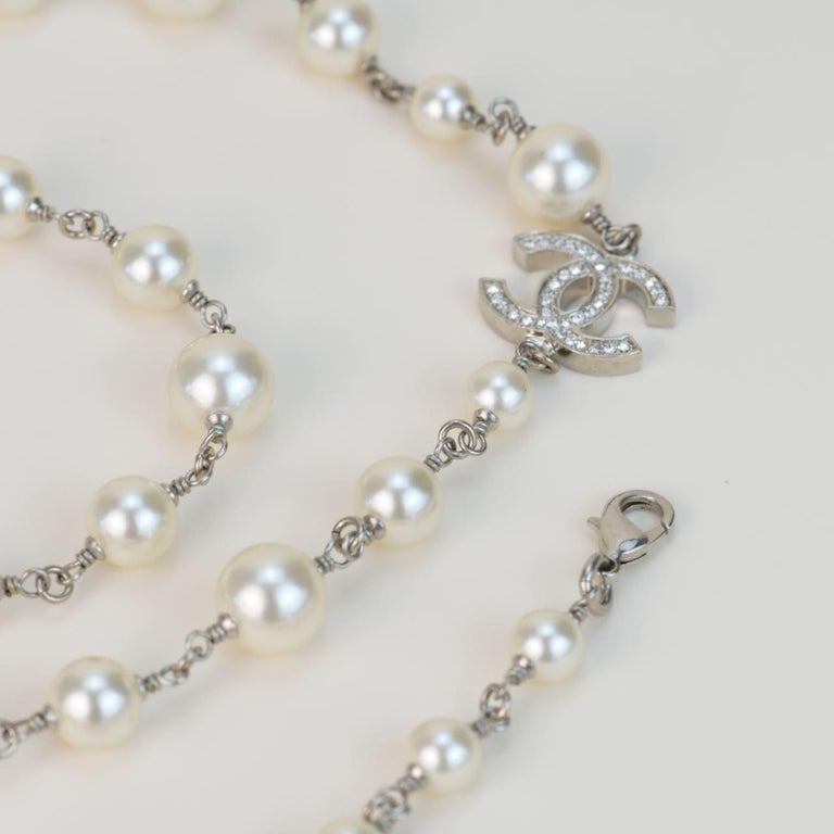 Chanel Pearl Sautoir Necklace with Five CC Logos For Sale at 1stDibs