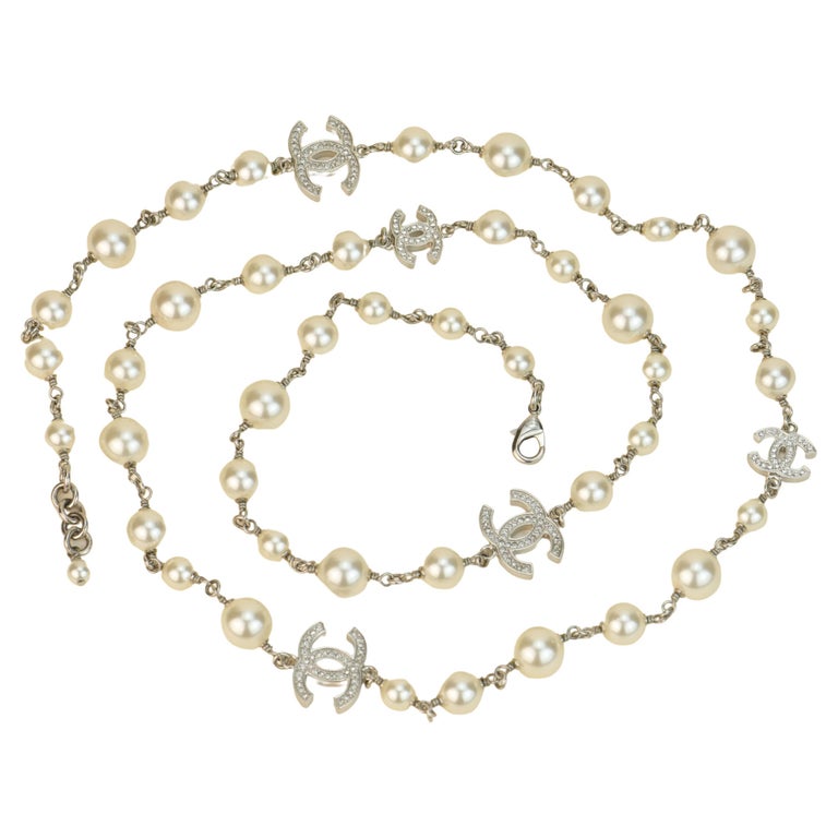 Chanel Pearl Sautoir Necklace with Five CC Logos For Sale at 1stDibs