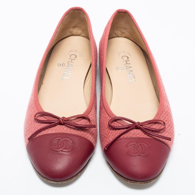Chanel Pink/Burgundy Tweed and Leather CC Cap Toe Bow Ballet Flats Size 40 at 1stDibs