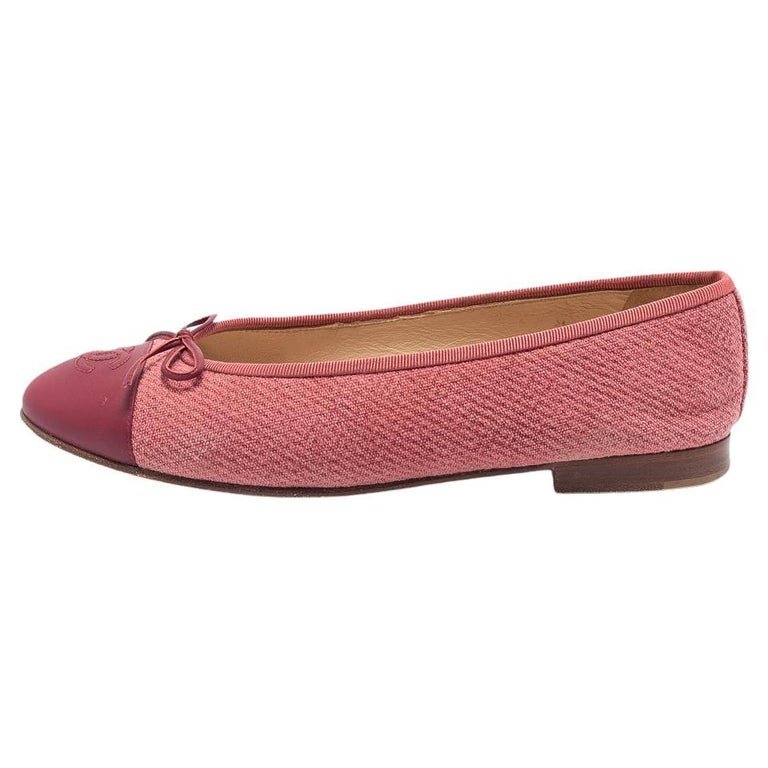 Chanel Pink/Burgundy Tweed and Leather CC Cap Toe Bow Ballet Flats Size 40 at 1stDibs