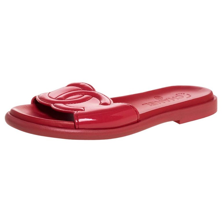 Chanel Pink Patent Leather CC Flat Slides Size 36.5 at 1stDibs